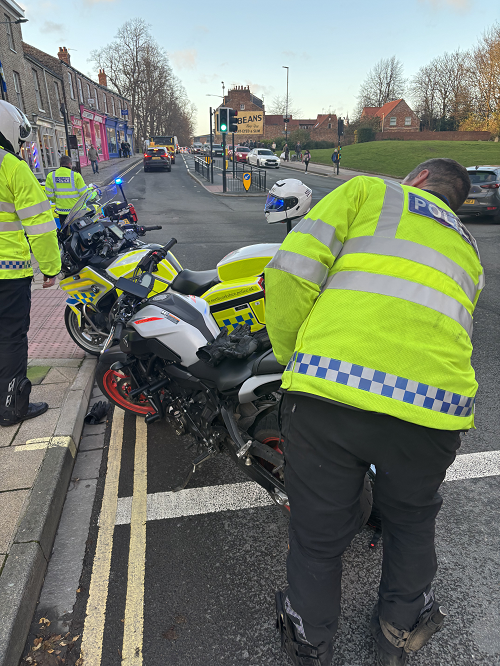Armed officers on patrol at large events in the run up to Christmas ...