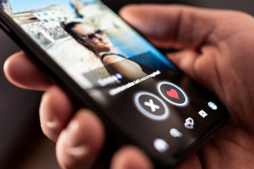 Sophisticated romance fraud scammers are using AI-generated celebrity ...